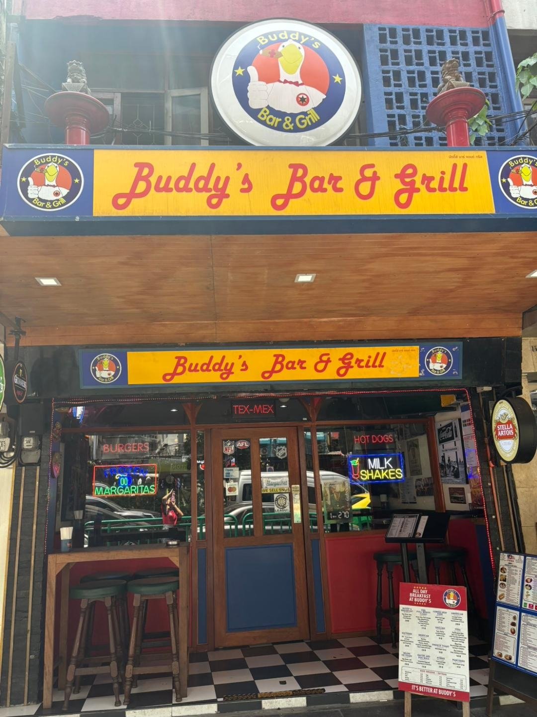 Soi 8 | Buddy's Bar & Grill